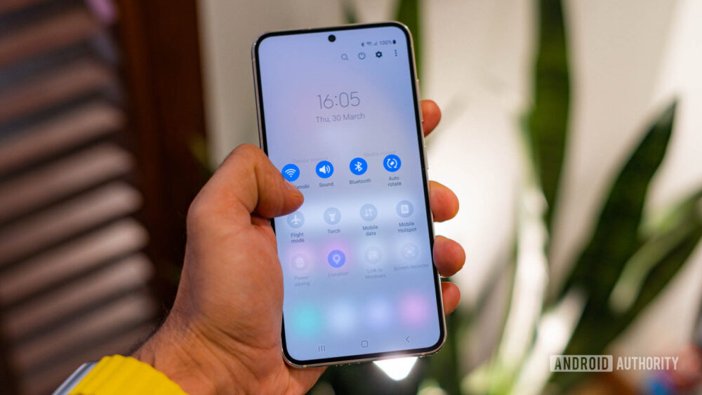 Is Samsung Android? What is the difference between them?