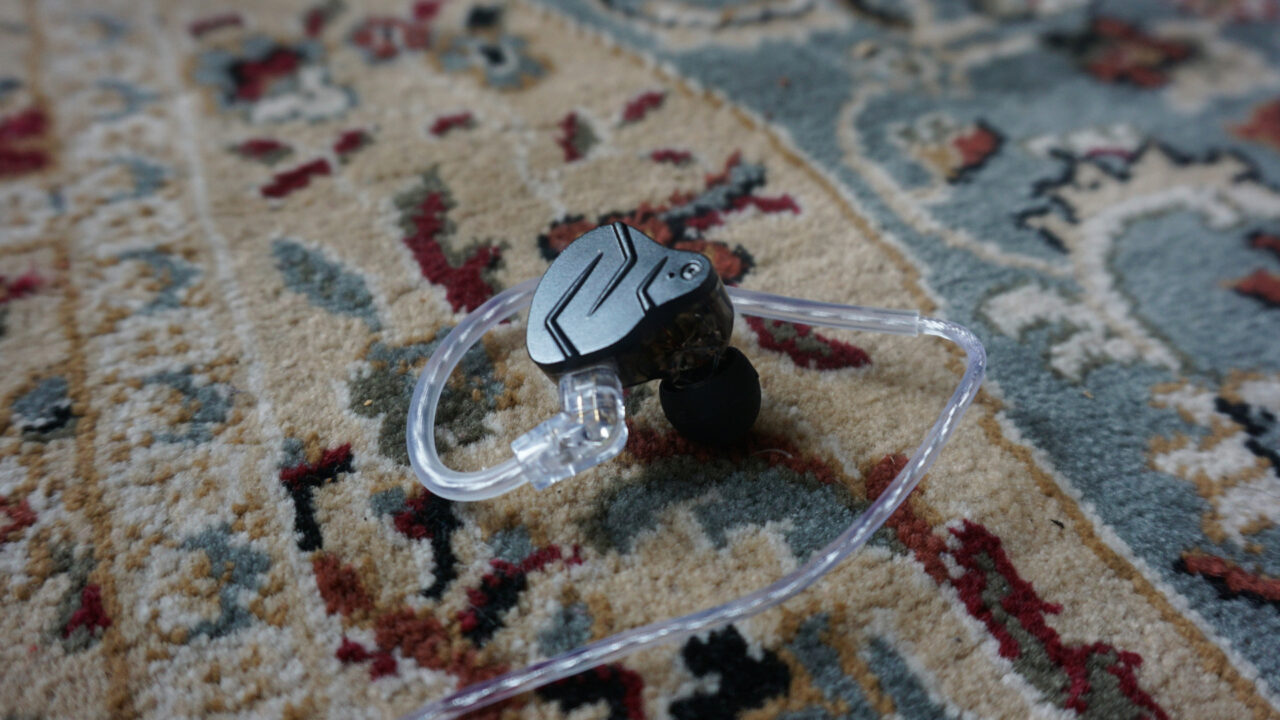 IEM vs earbuds: What's the difference? - Android Authority