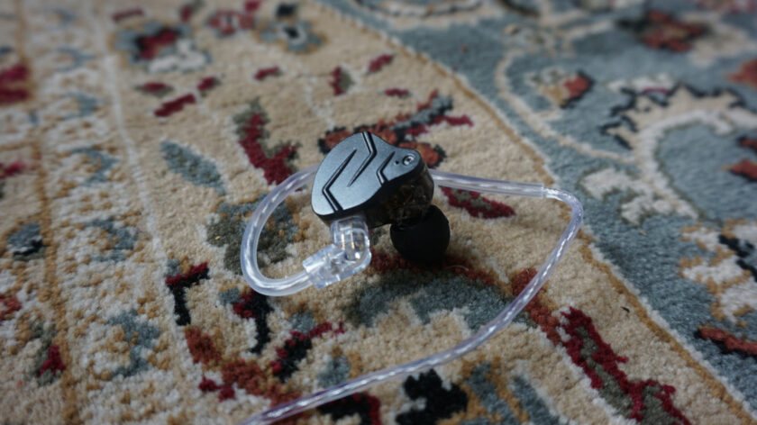 IEM vs earbuds: What's the difference? - Android Authority