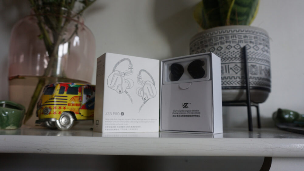 IEM vs earbuds: What's the difference? - Android Authority