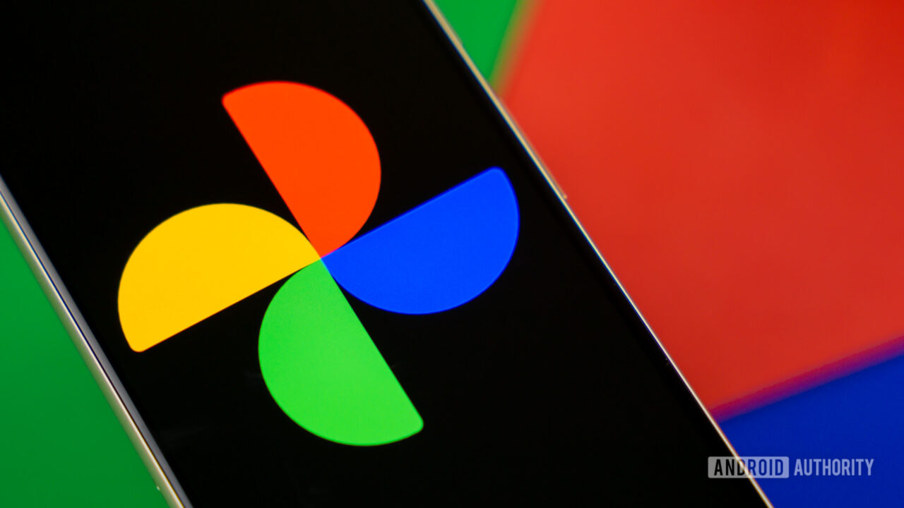 Google Photos now lets you download multiple photos to your phone