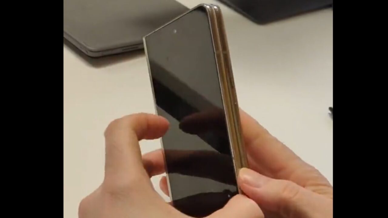 Leaked Pixel Fold hands-on video shows its smooth folding action