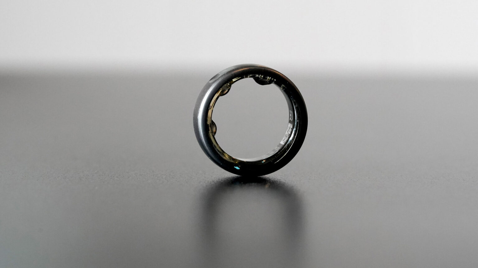 Oura Ring vs Fitbit: Choosing the right fitness tracking device