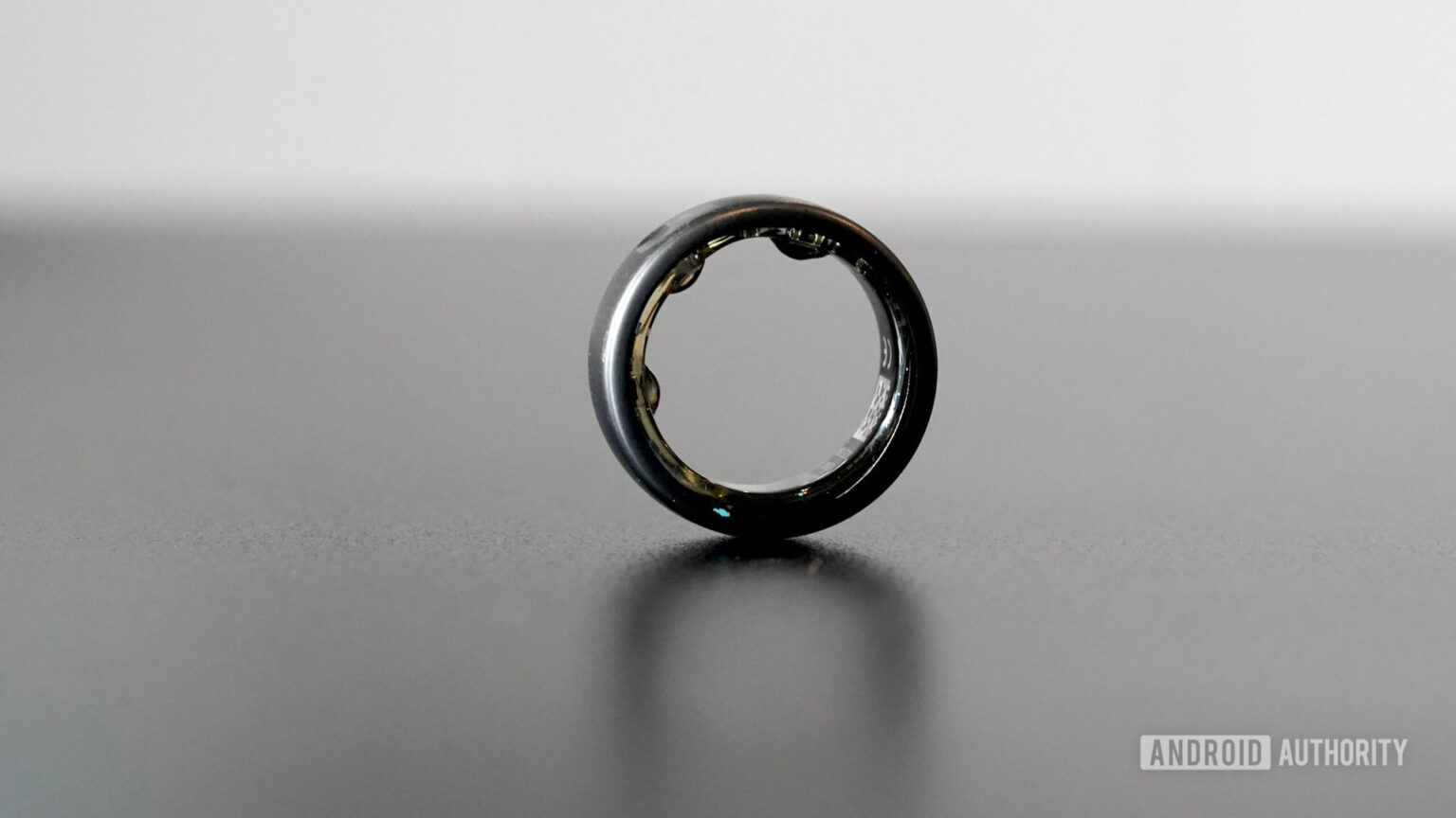 Oura Ring vs Fitbit: Choosing the right fitness tracking device