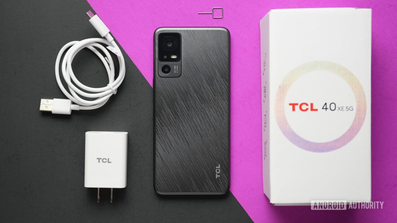 TCL 40 XE 5G review: All bang, few bucks - Android Authority