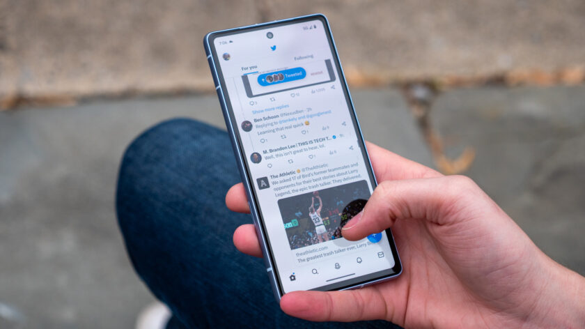 X (Twitter) vs Threads by Meta: Which social media platform is better?