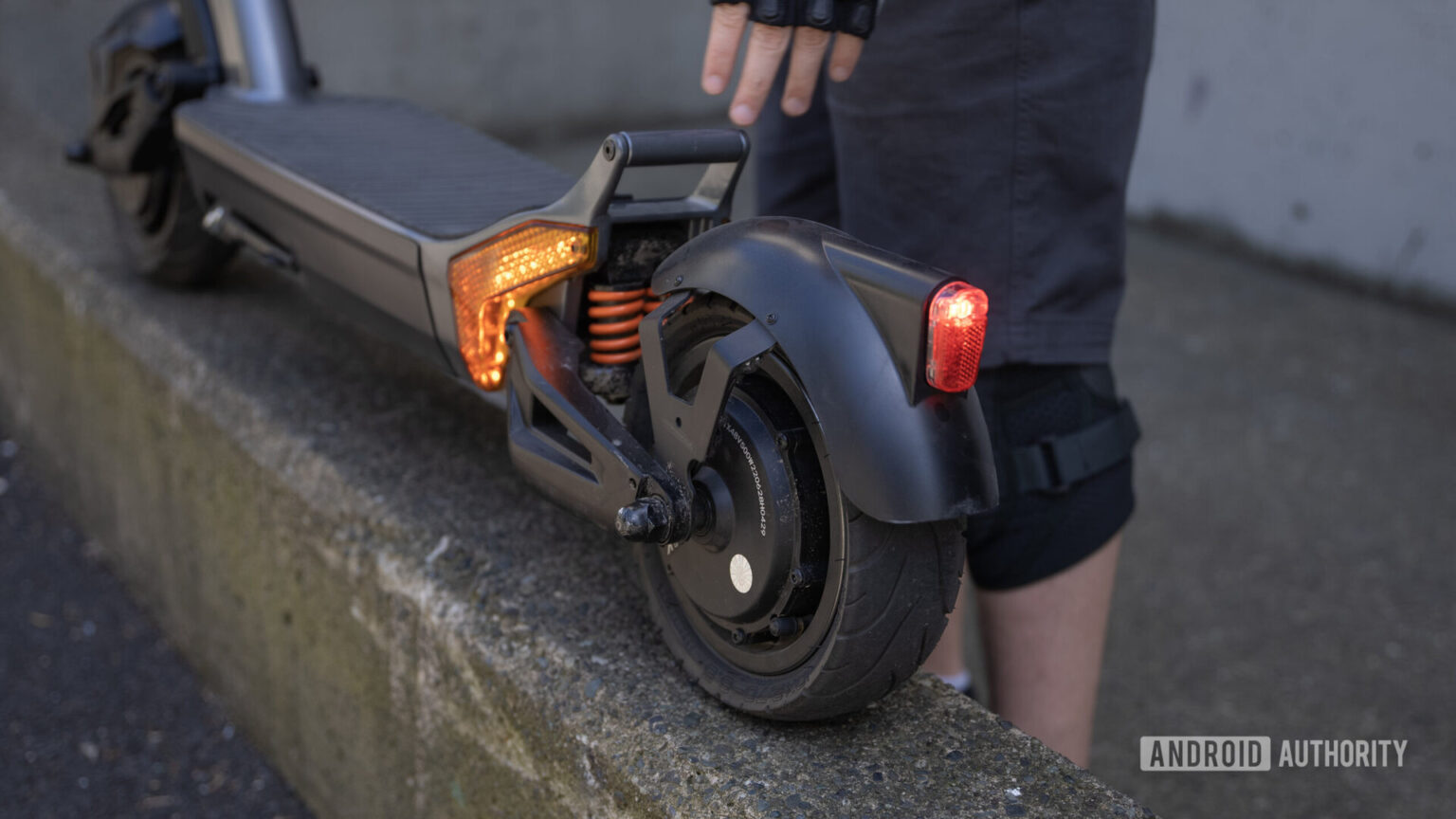 Apollo Phantom V3 review: A new standard for electric scooters at 41mph