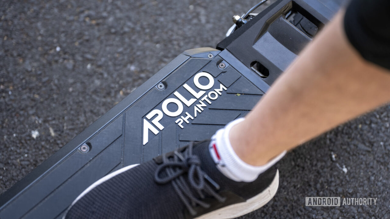 Apollo Phantom V3 review: A new standard for electric scooters at 41mph