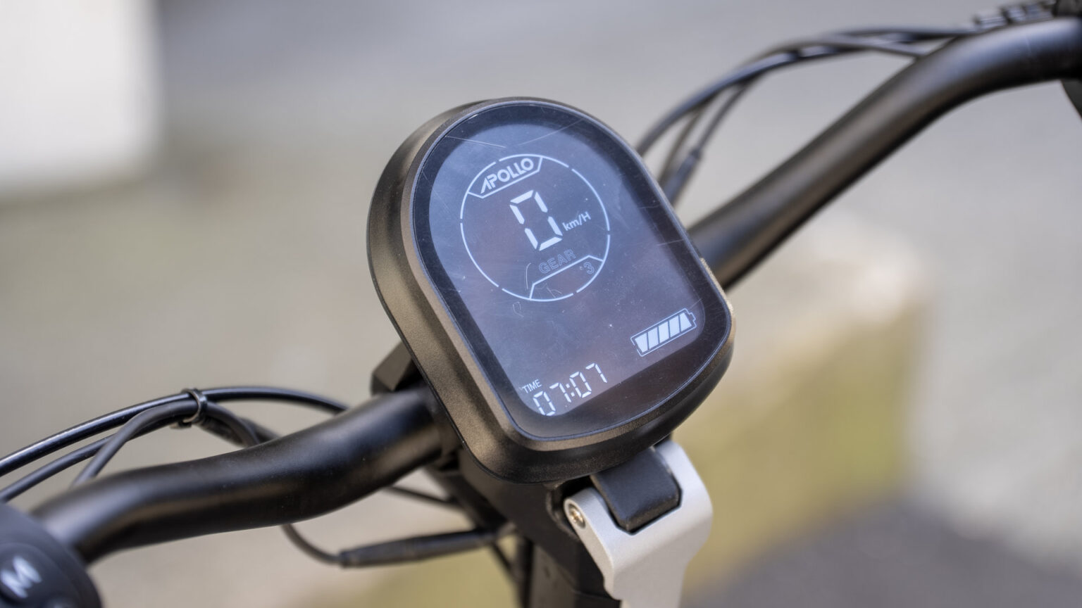Apollo Phantom V3 review: A new standard for electric scooters at 41mph