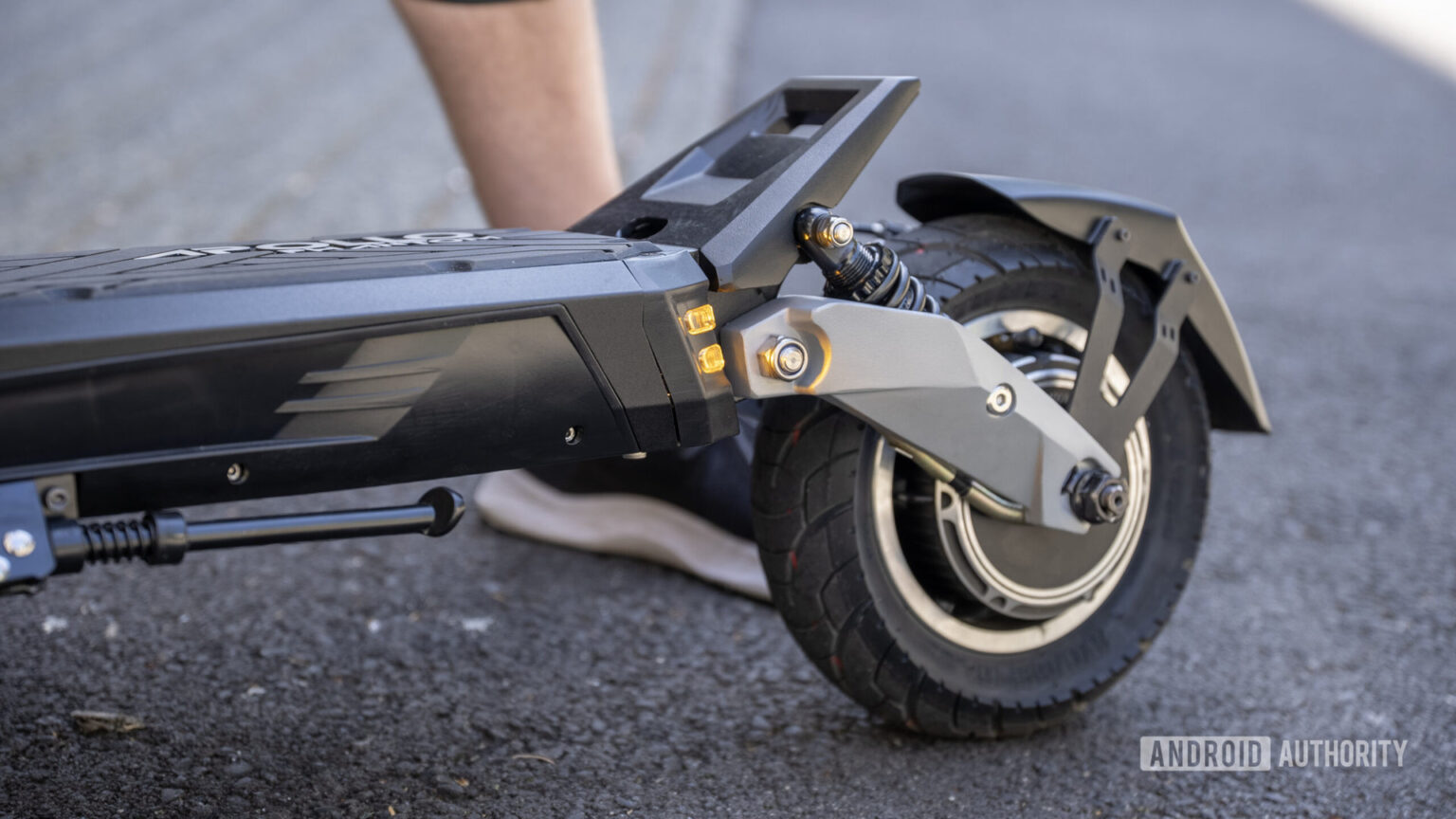 Apollo Phantom V3 review: A new standard for electric scooters at 41mph