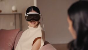 All those photos of people wearing Vision Pro? Apple cropped out a key ...