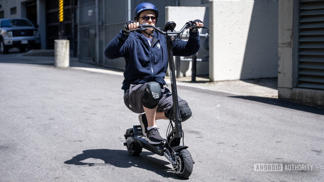 Apollo Phantom V3 review: A new standard for electric scooters at 41mph