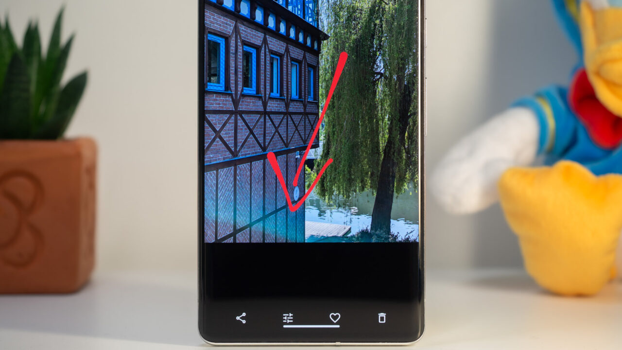 Poll: Does your Pixel or other phone show lens flare in photos?