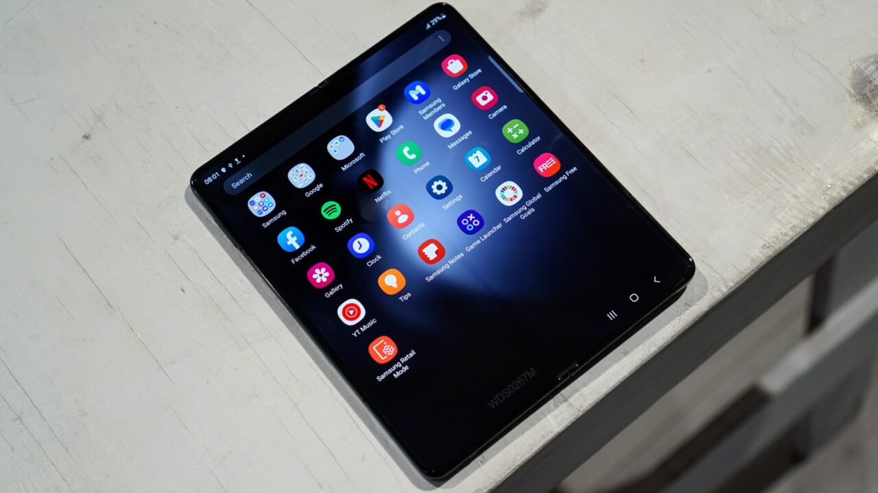 How much does it cost to replace a damaged Samsung foldable screen?