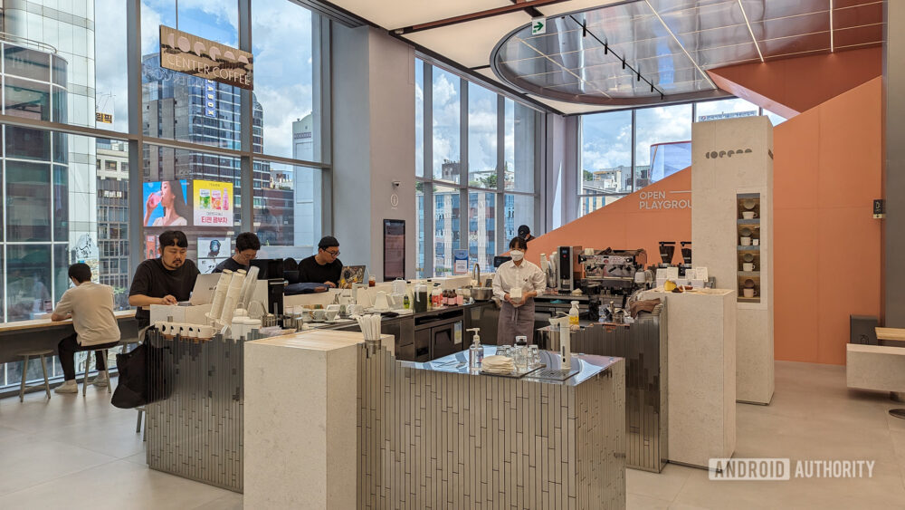 Here's what the Samsung flagship store in Seoul is like