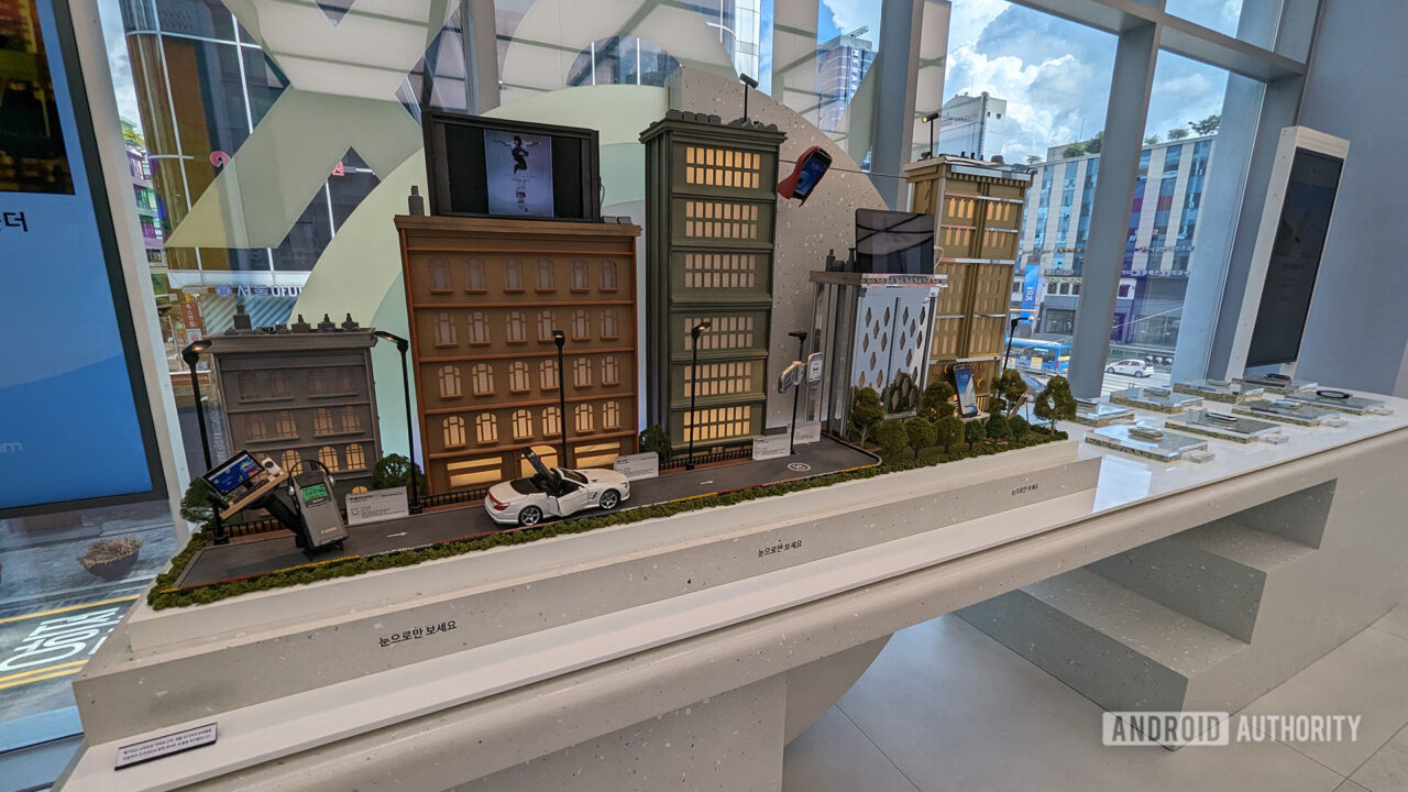 Here's what the Samsung flagship store in Seoul is like