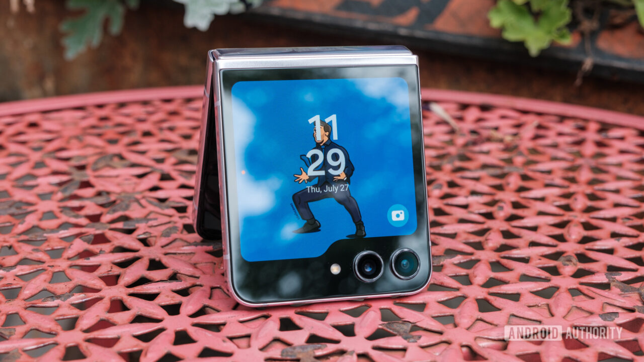 Does the Samsung Galaxy Z Flip 5 have eSIM? - Android Authority