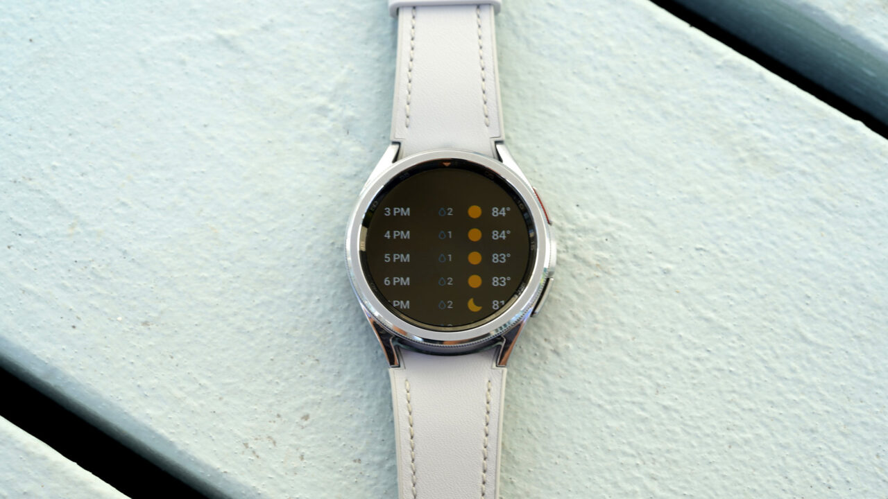 Do larger Galaxy Watch 6 displays improve the experience?