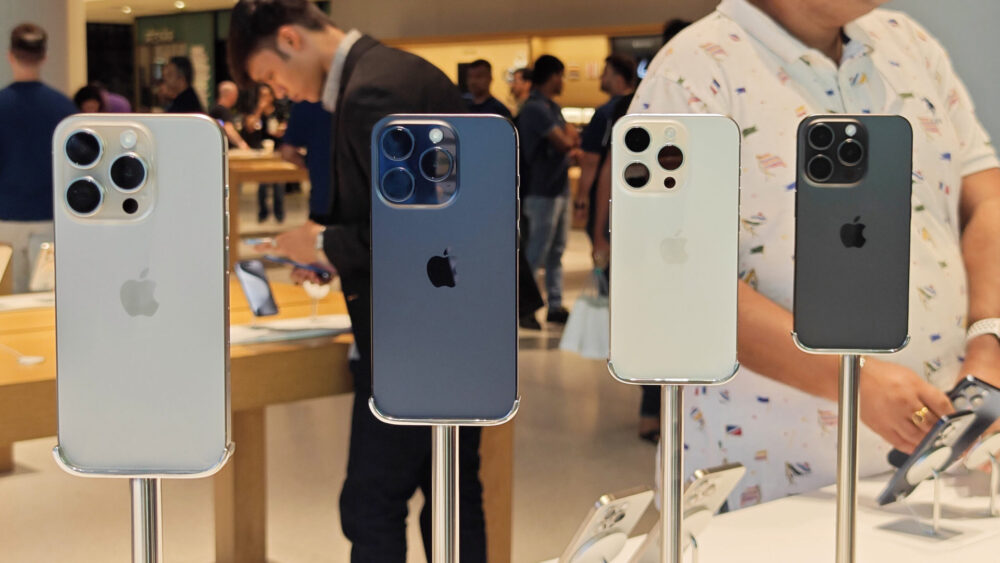 Apple stays quiet on iPhone 15 Pro heating issues as evidence mounts