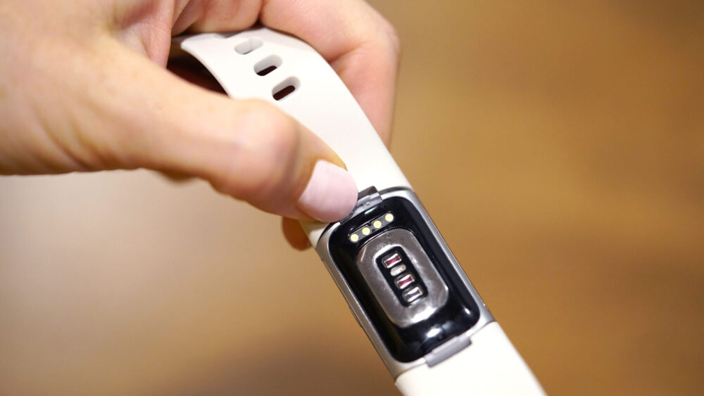 How to change the Fitbit Charge 6 band - Android Authority