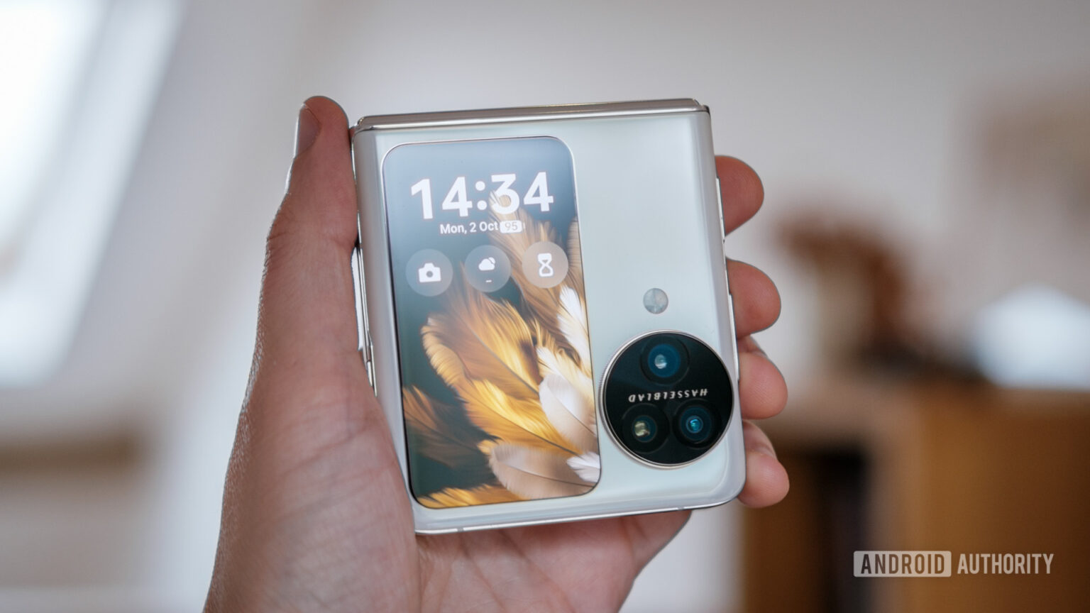 It finally feels like Google is ready for a Pixel Flip... next year ...