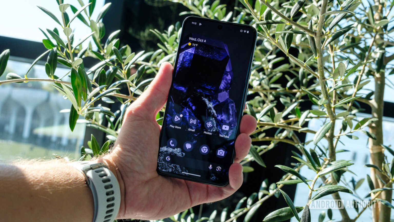 AMOLED vs LCD: All the key differences explained - Android Authority