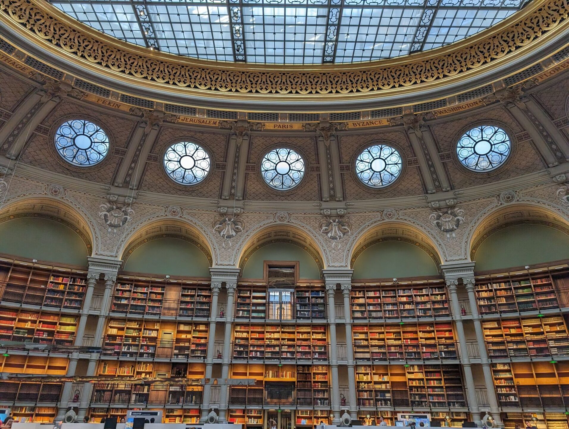 I shot 180+ photos with the Google Pixel 8 Pro in Paris