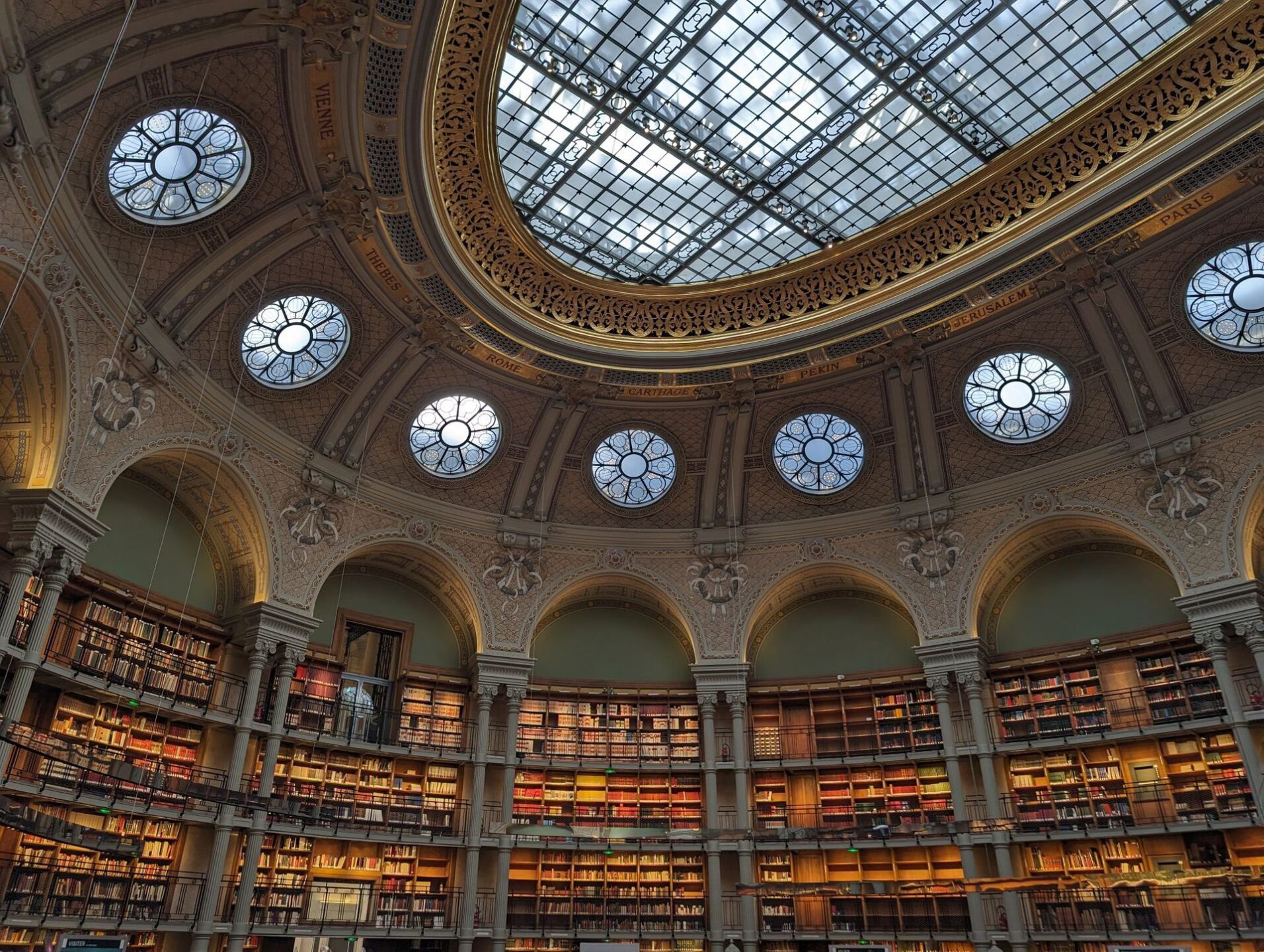 I shot 180+ photos with the Google Pixel 8 Pro in Paris