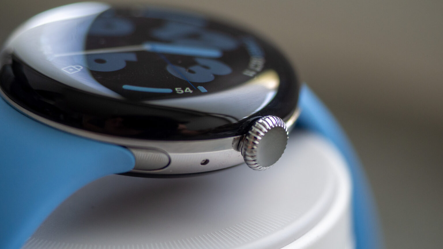 Your Pixel Watch emergency SOS behavior is changing - Android Authority