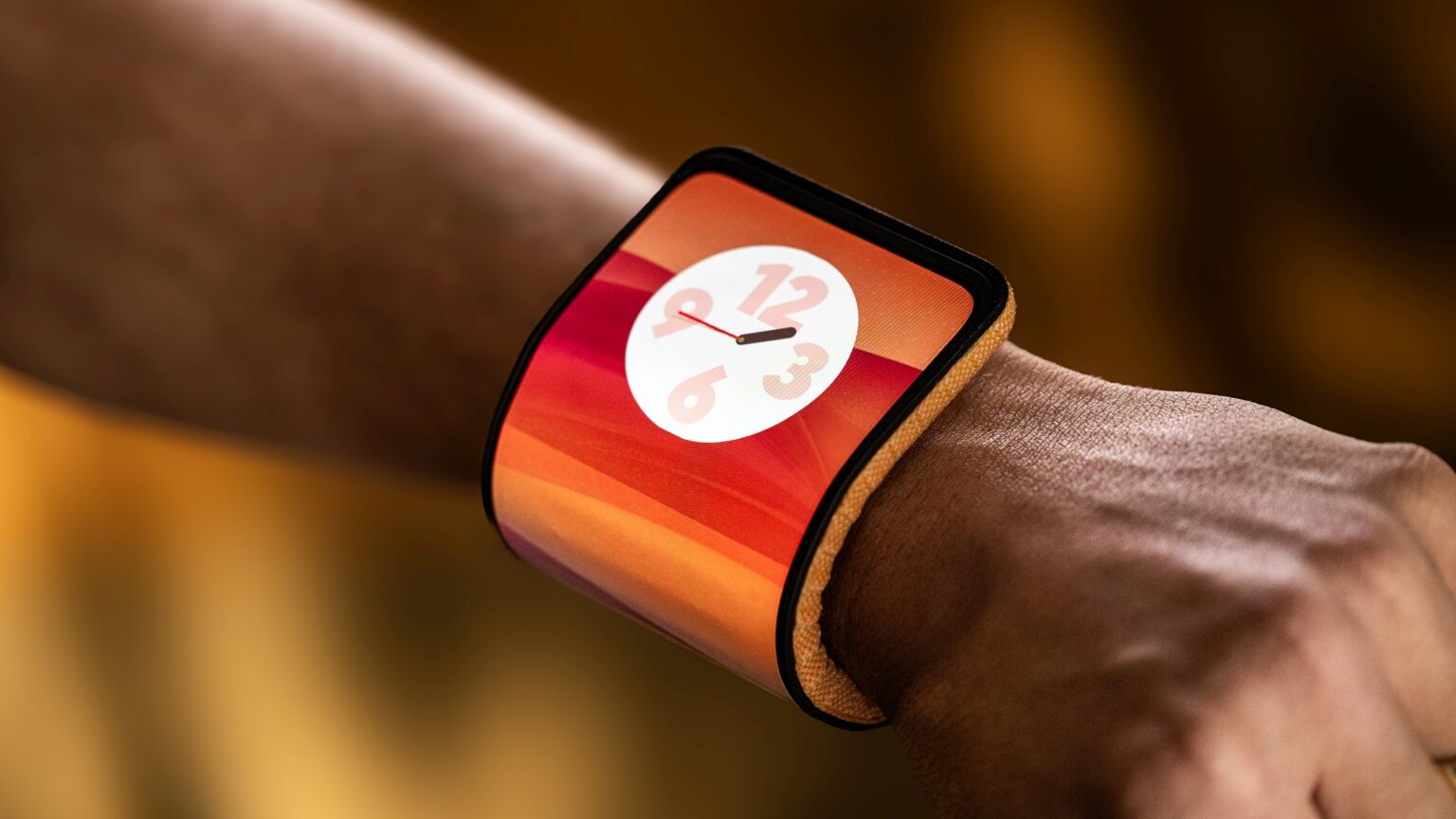 This Motorola flexible smartphone concept can wrap around your wrist