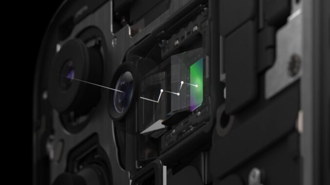What is a periscope camera lens, and how does it work?