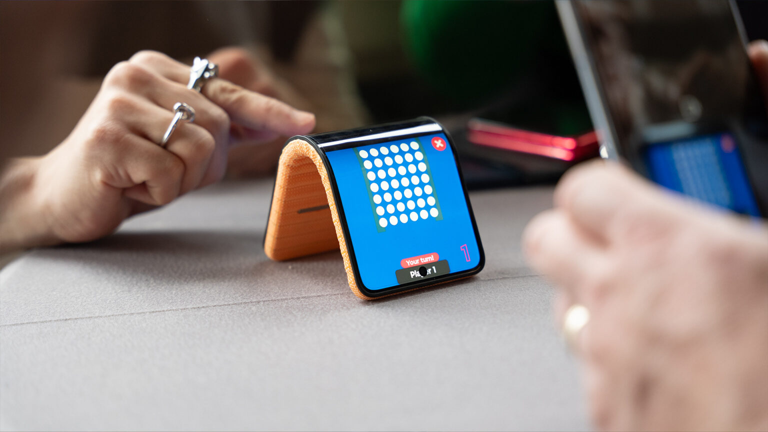 Motorola's smartphone wraps around the wrist, and it's crazy - Android ...