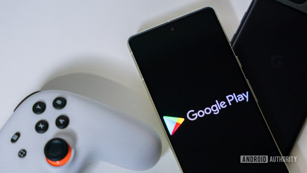 Google doesn't want the Play Store opened up, seeks an emergency stay (Update: Epic response ...