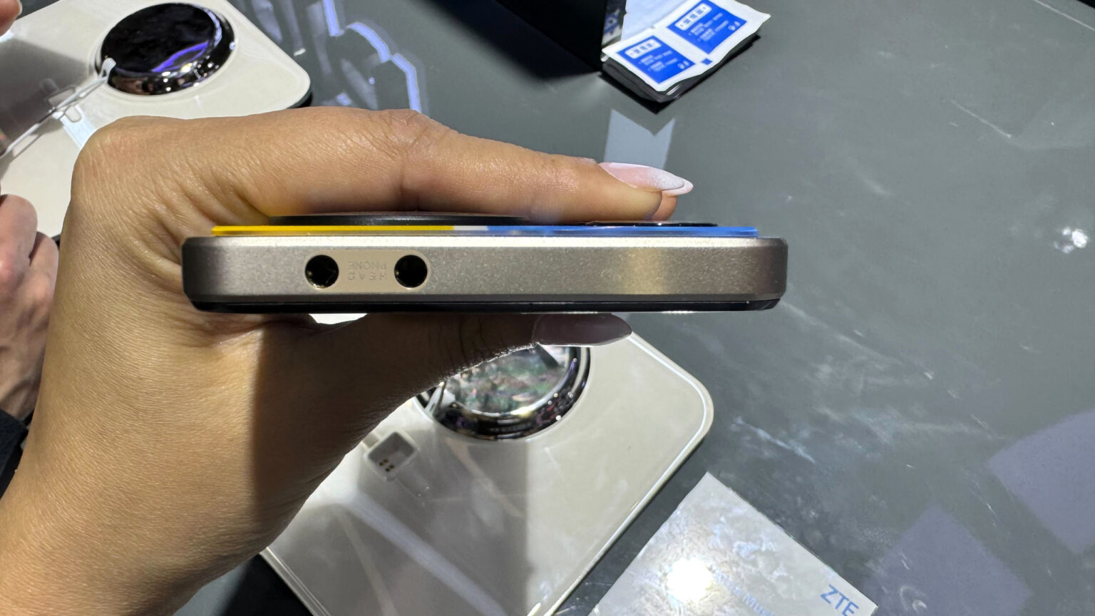 This phone offers two headphone jacks, one ridiculously low price