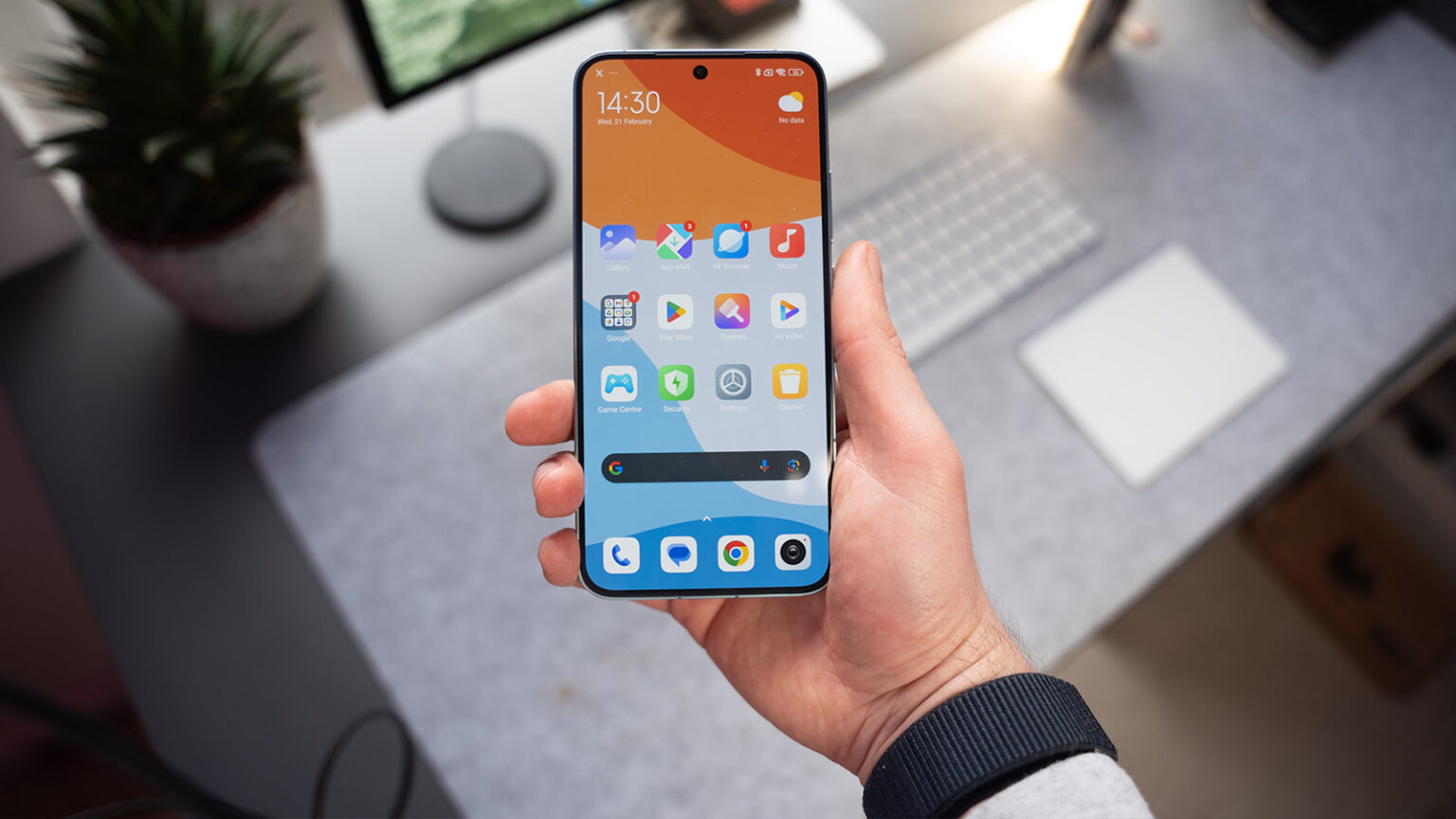 Here's your first glimpse at one of the earliest 2025 flagship phones ...