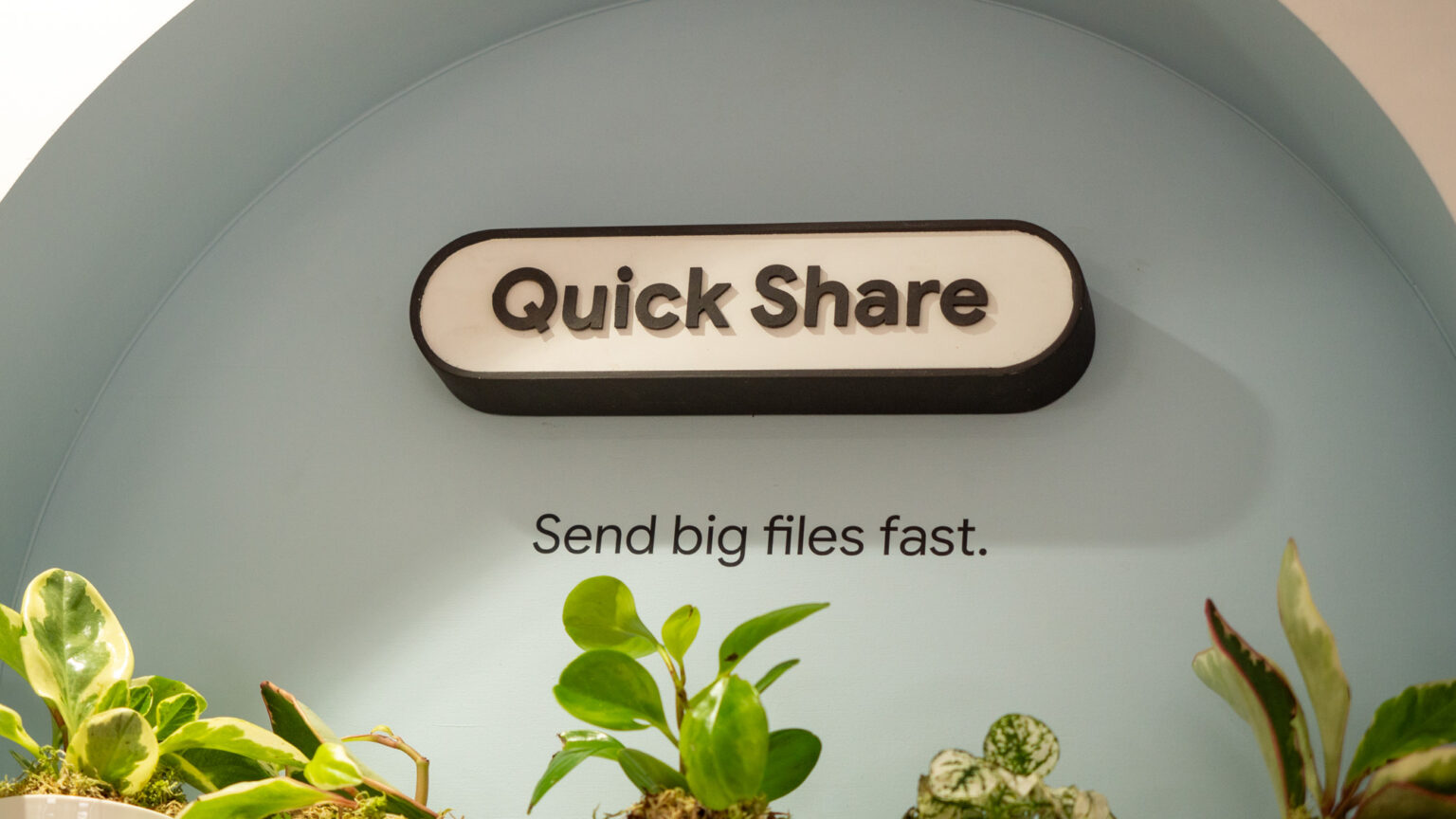 Google's Quick Share could soon intercept Samsung Cloud links