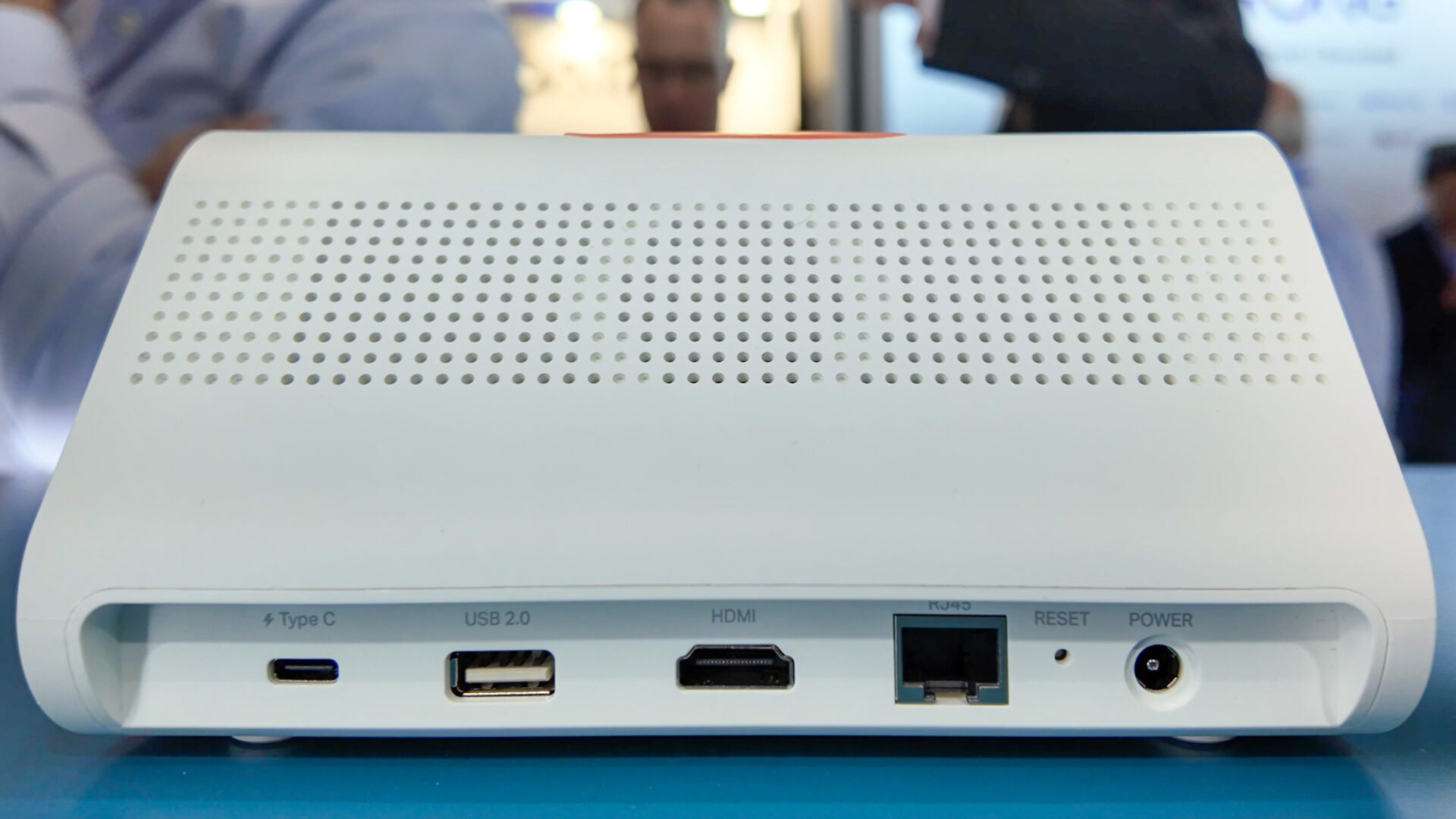 This TP-Link smart home hub reminds me so much of the Pixel Tablet