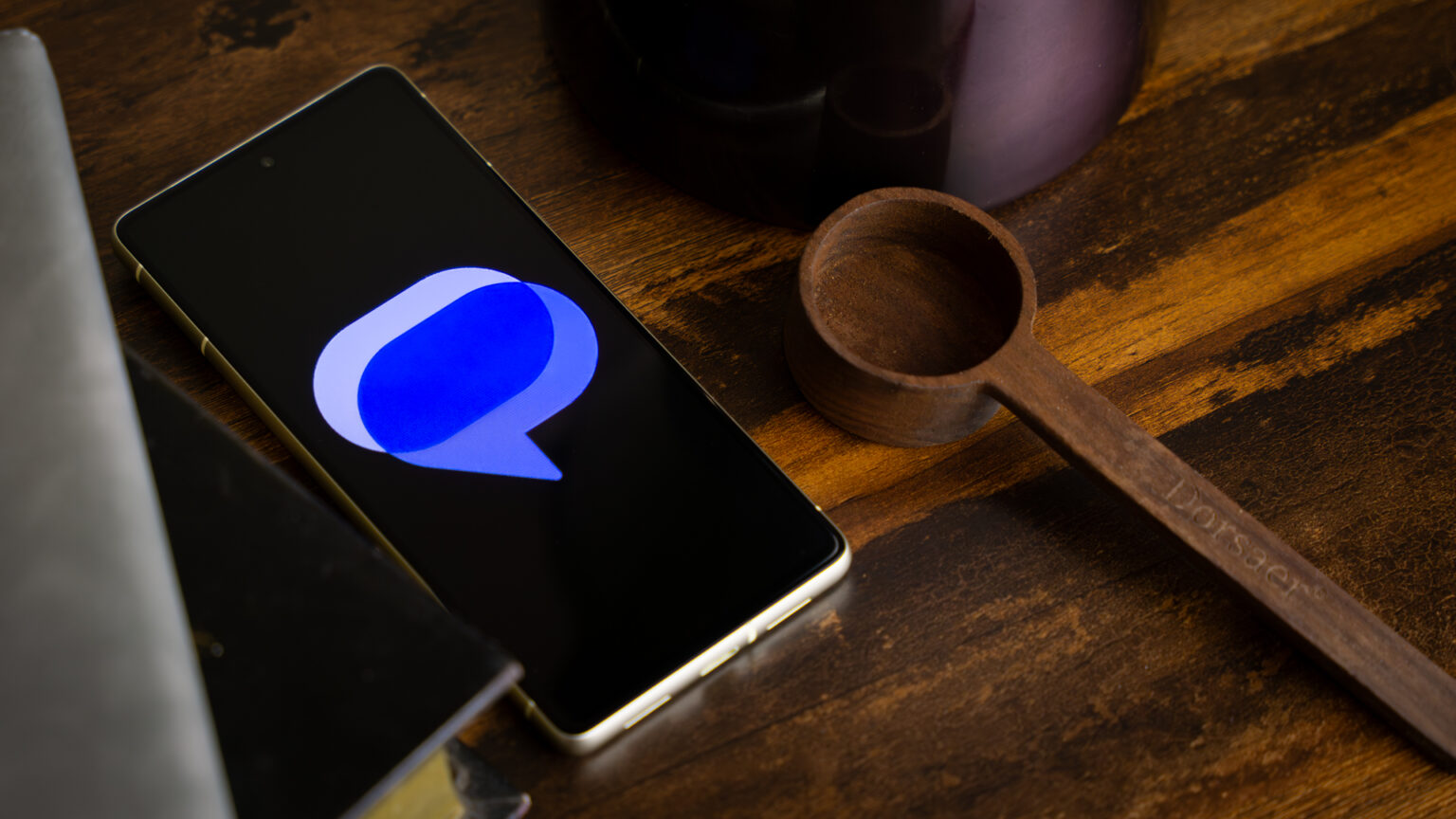 Google rolls out sensitive content warnings for nudes in Messages ...