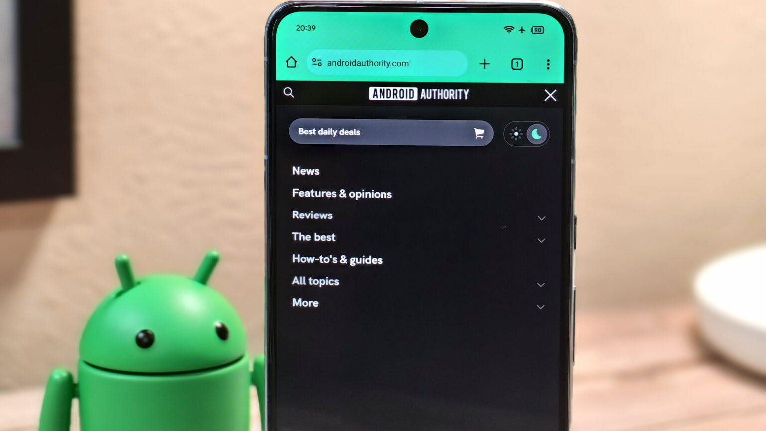 Android 15 will let you force apps to go dark, even if they don't ...