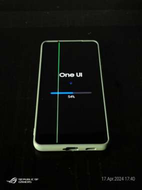 Report: Samsung phones are developing a green line issue after software ...