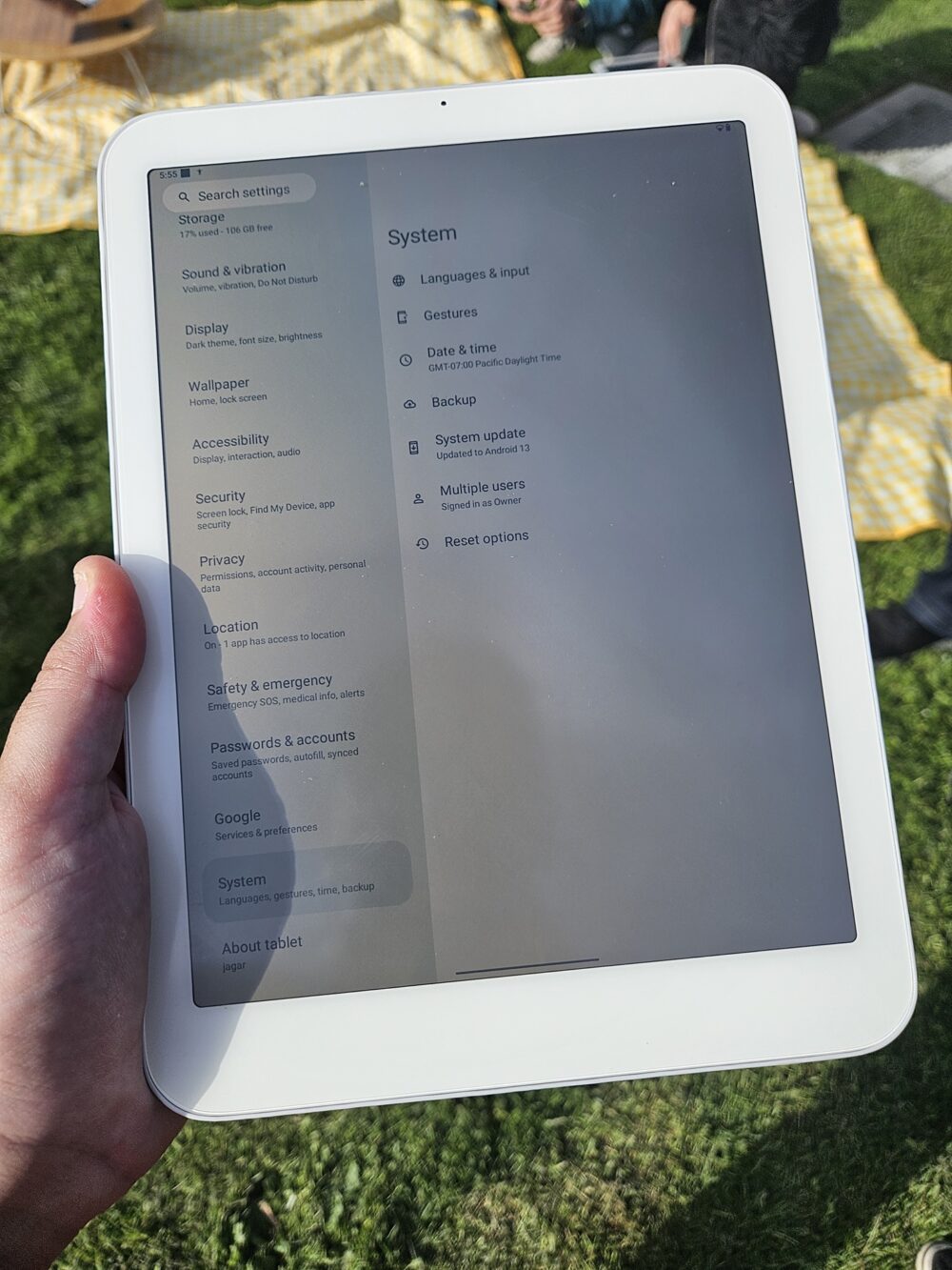 First look at the Daylight DC1 eReader and its game-changing display