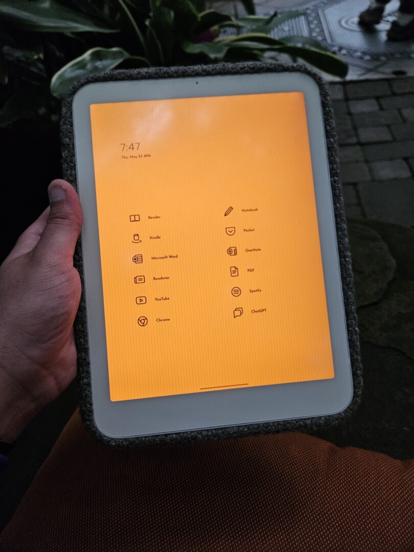 First look at the Daylight DC1 eReader and its game-changing display