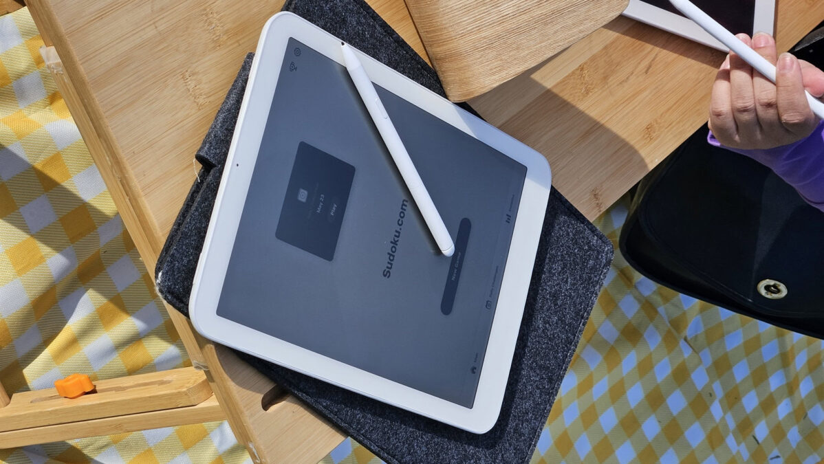 First look at the Daylight DC1 eReader and its game-changing display