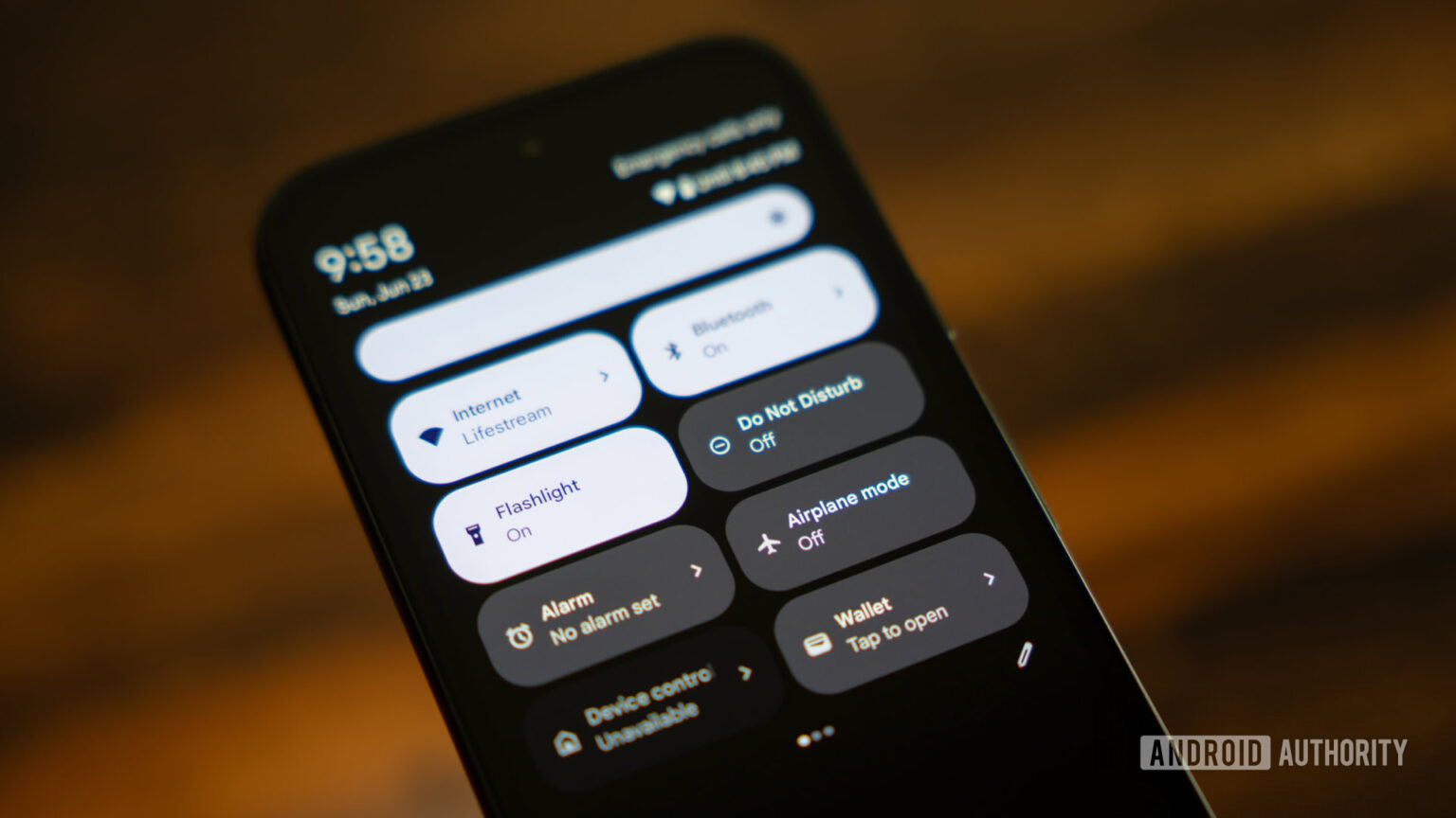 Android 15 gives the Pixel's battery widget a colorful makeover