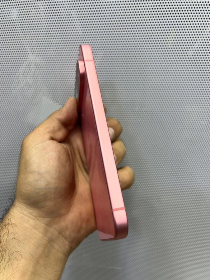 This is the Pixel 9 in its new pink color, check it out! - Android ...