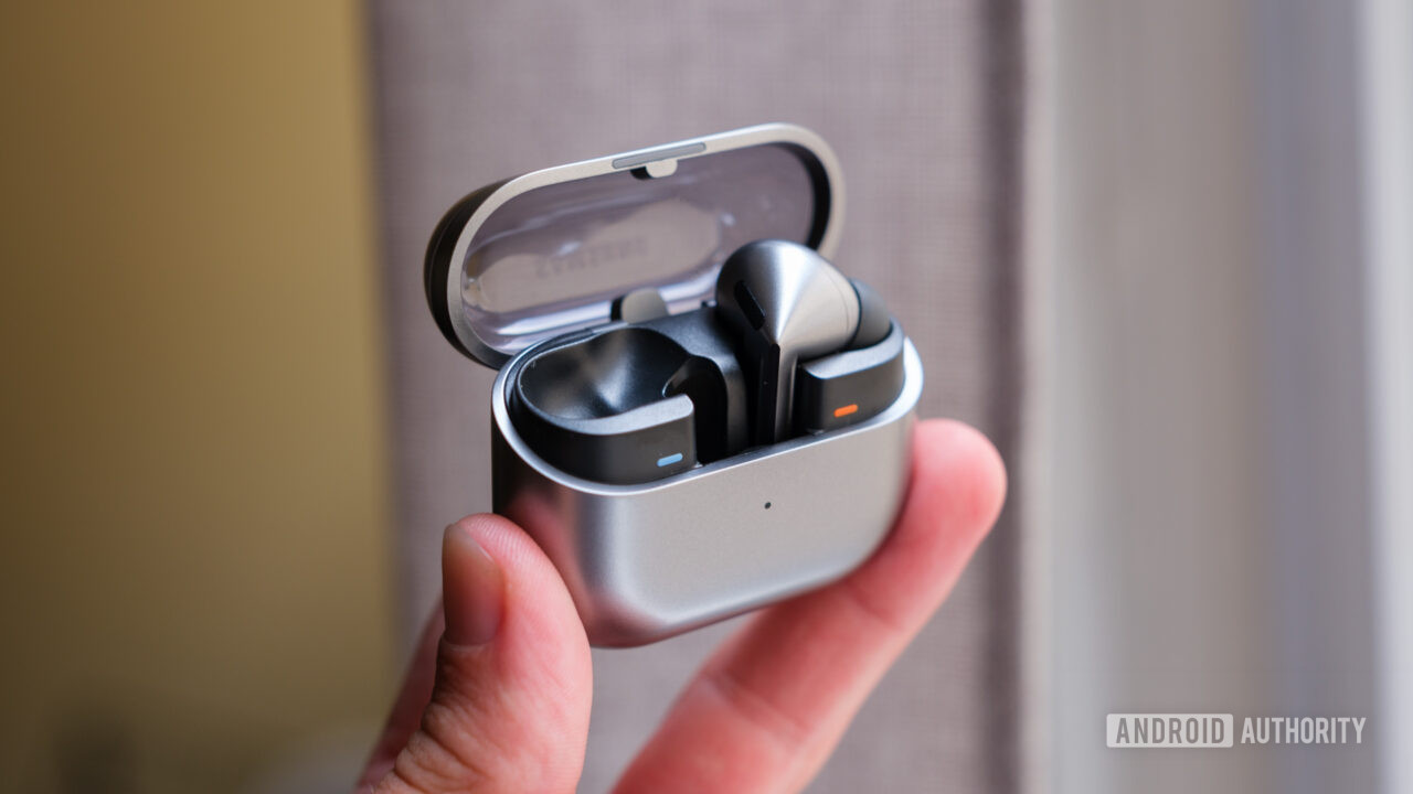 Samsung now lets you control its latest earbuds right from Quick Settings