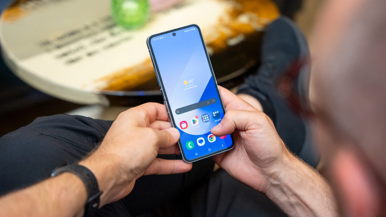 Samsung Galaxy Z Flip 6 problems and how to fix them - Android Authority