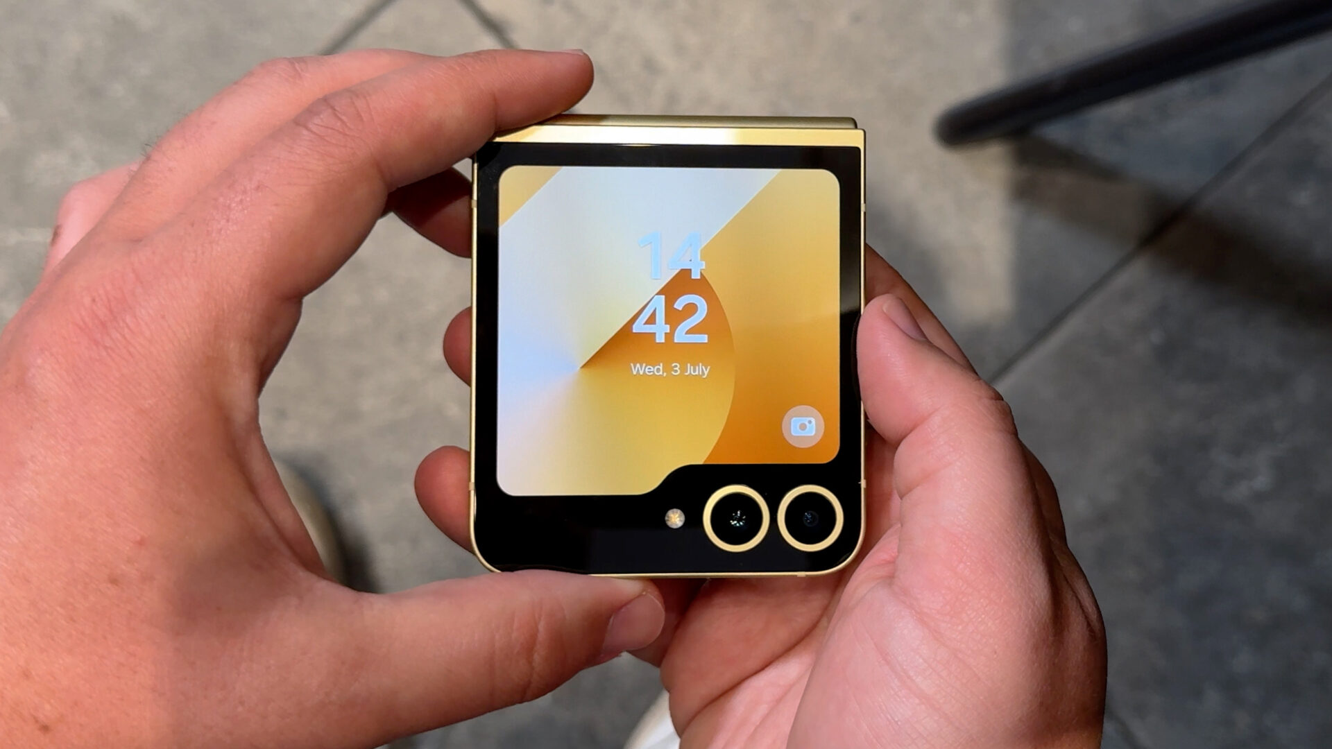 Galaxy Z Flip 6 and Flip 5 can finally use Google Wallet on the cover ...