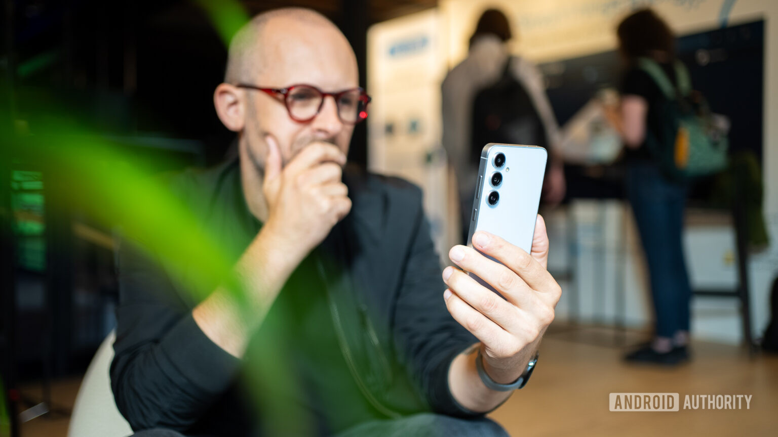 Samsung Galaxy S24 FE vs Pixel 8a: Which should you buy?