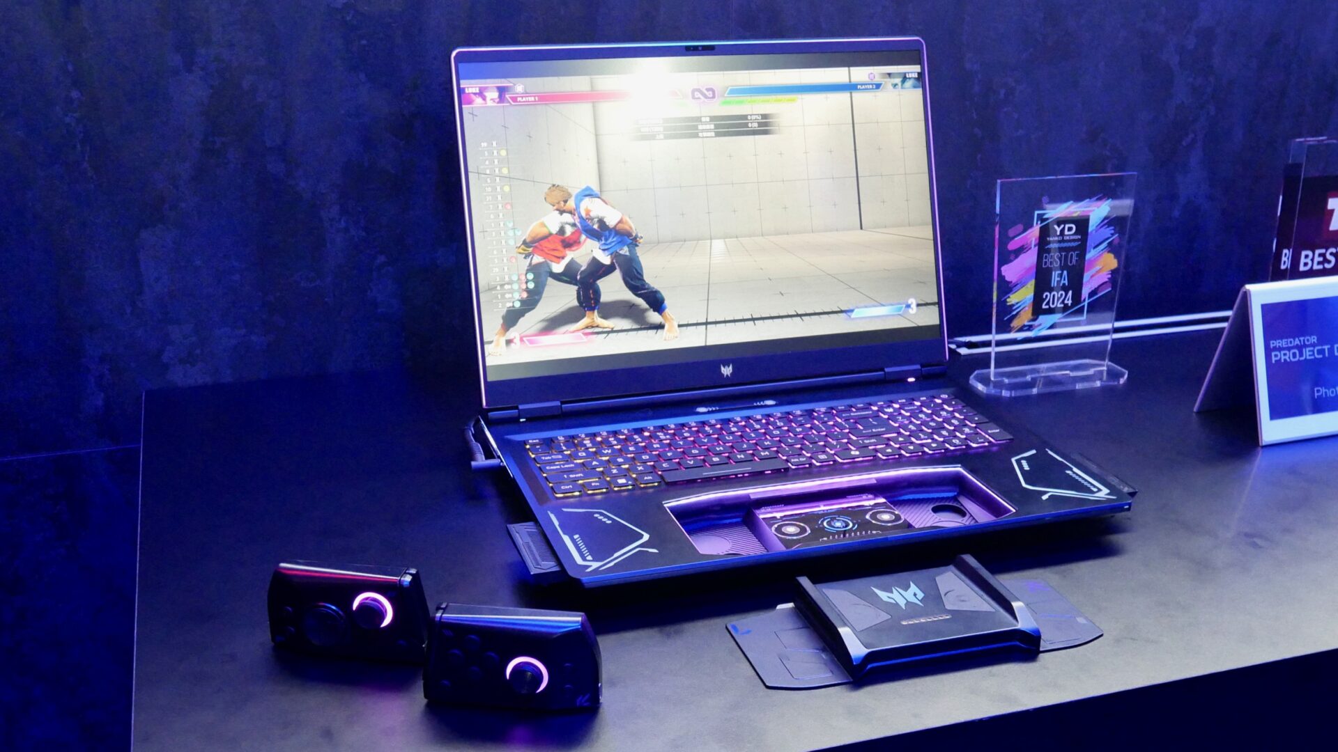 Project DualPlay takes on-the-go gaming to the next level